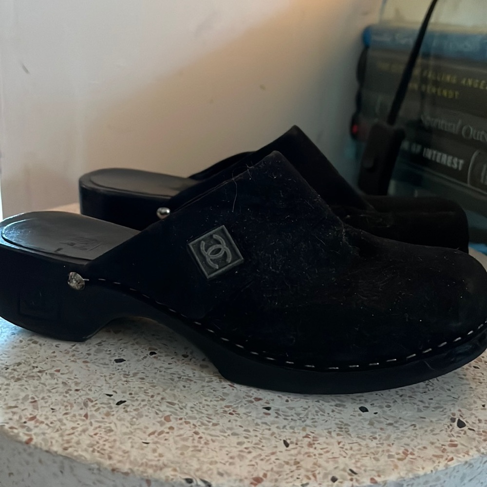 Chanel Size 5 Suede Clogs - Gem